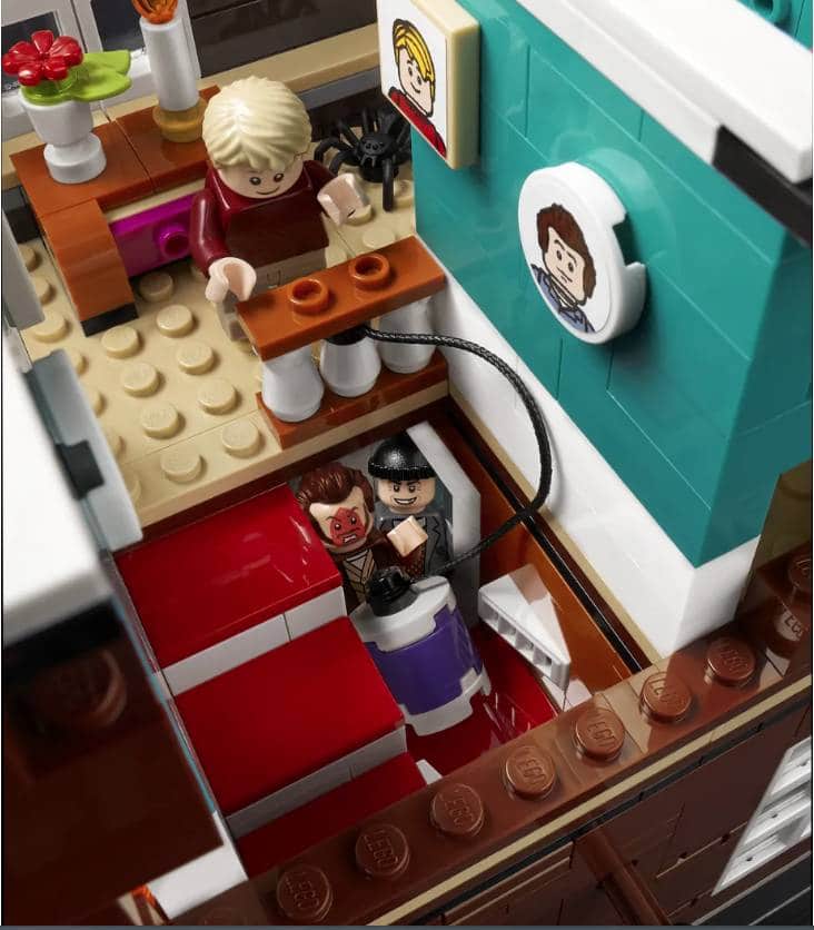 «Μόνος στο σπίτι»: Η Lego μόλις έφτιαξε το πιο εντυπωσιακό της παιχνίδι ...