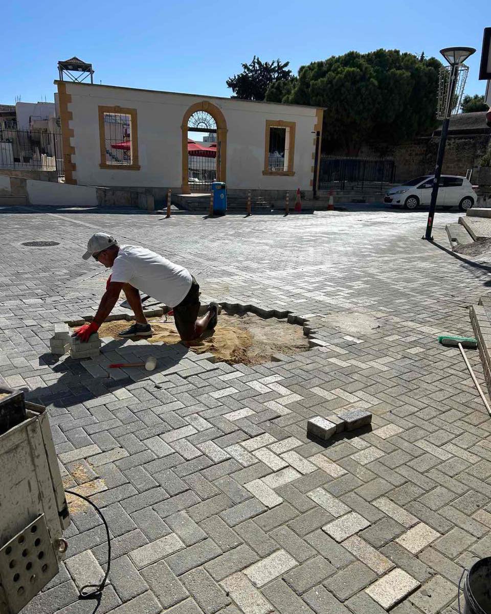 Aποκατάσταση οδοστρώματος στον κεντρικό πυρήνα του Παραλιμνίου (ΕΙΚΟΝΕΣ ...